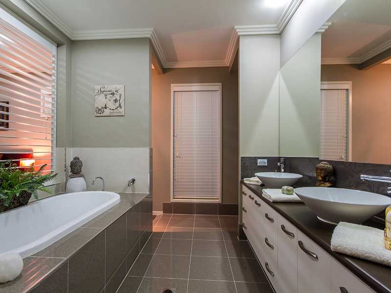 6 Wilcox Close Reedy Creek Queensland House for Sale - RE/MAX Australia